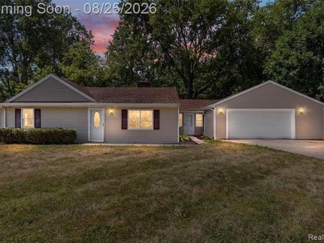 1156 Rinn St, Burton, MI 48509