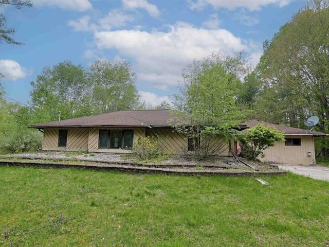 1156 S Alamando Rd, Shepherd, MI 48883
