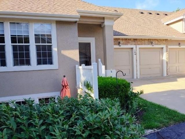 11575 S Bell Court Dr Apt 104, Olathe, KS 66061