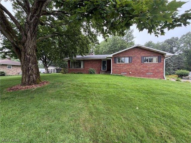 1157 Glenview Dr, Mogadore, OH 44260