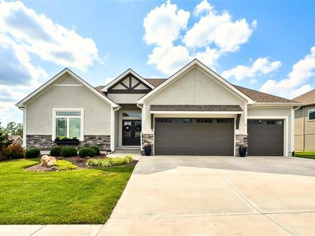 11584 S Roundtree St, Olathe, KS 66061