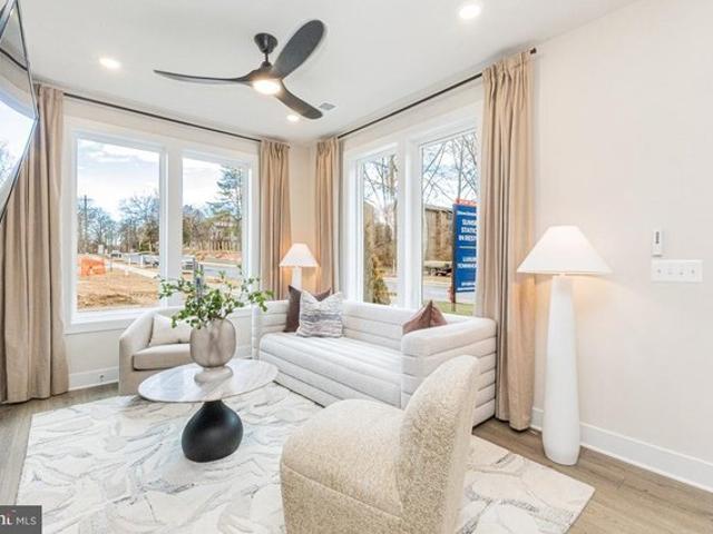 11585 Patriotic Ln, Reston, VA 20190