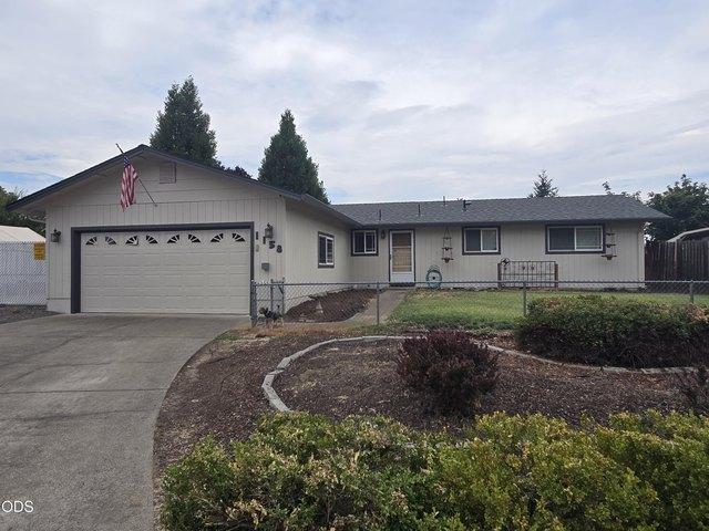 1158 Douglas St, Medford, OR 97501