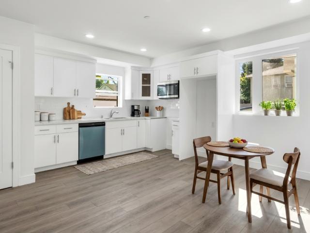 1158 W. 38th St 16 Bedroom Apartment for Rent at 1150 W 38th St, Los Angeles, CA 90037 Congress North