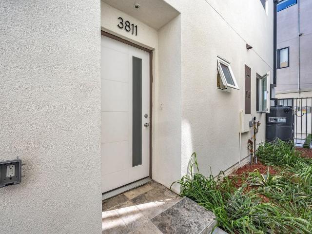 1158 W. 38th St 19 Bedroom Apartment for Rent at 1150 W 38th St, Los Angeles, CA 90037 Congress North