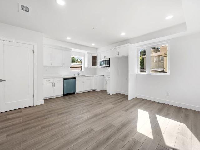 1158 W. 38th St 19 Bedroom Apartment for Rent at 1150 W 38th St, Los Angeles, CA 90037 Congress North