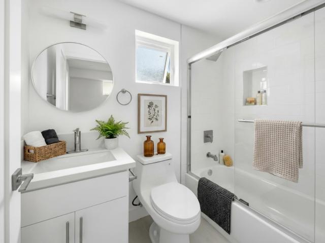 1158 W. 38th St 19 Bedroom Apartment for Rent at 1150 W 38th St, Los Angeles, CA 90037 Congress North