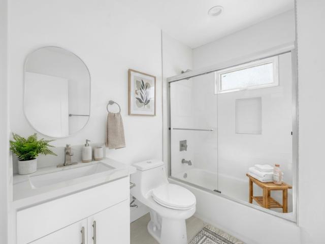 1158 W. 38th St 3 Bedroom Apartment for Rent at 1150 W 38th St, Los Angeles, CA 90037 Congress North