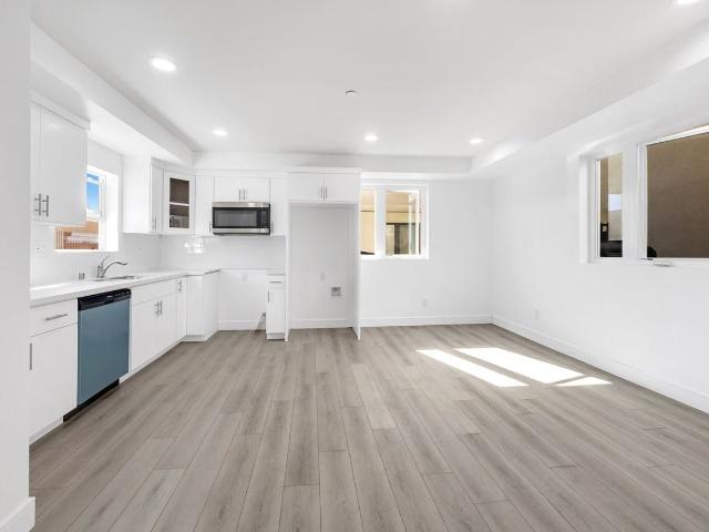 1158 W. 38th St 3 Bedroom Apartment for Rent at 1150 W 38th St, Los Angeles, CA 90037 Congress North