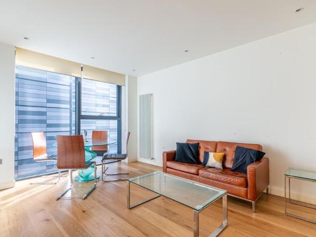 1158L Simpson Loan, Edinburgh, EH3 9GQ 1 bed flat to rent £1,595 pcm £368 pw