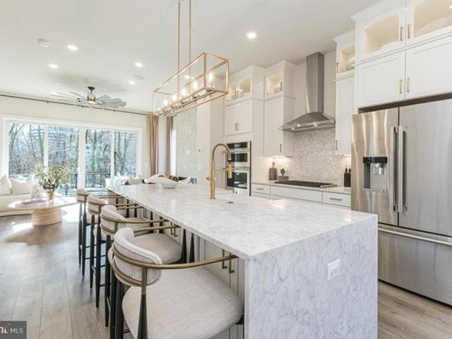 11595 Patriotic Ln, Reston, VA 20190