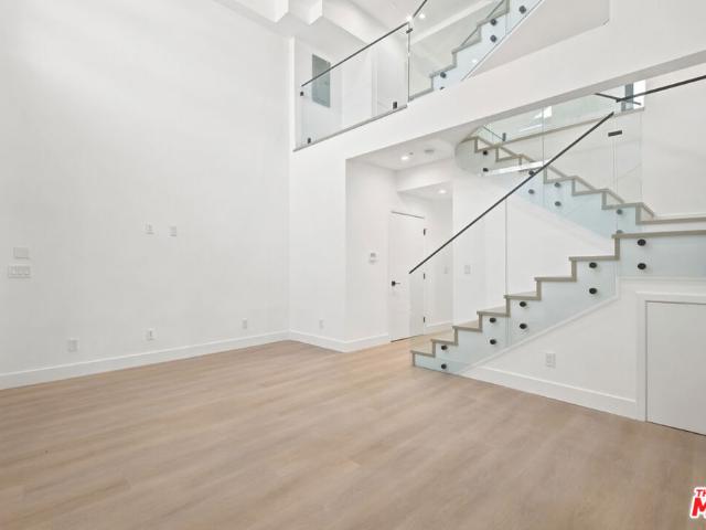 1159 N Formosa Avenue 4