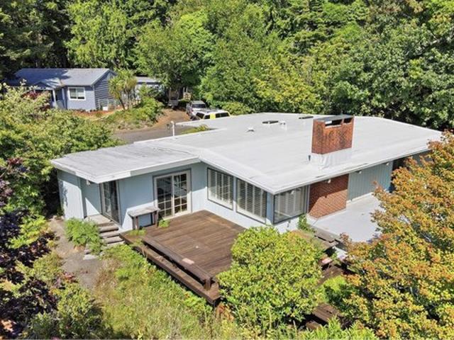 1159 E 1st Pl, Coquille, OR 97423