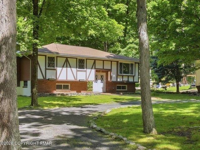 1159 Pocono Mountain Lake Dr, Bushkill, PA 18324