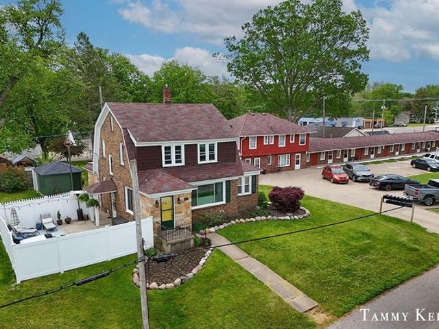 1159 S Shore Dr, Holland, MI 49423