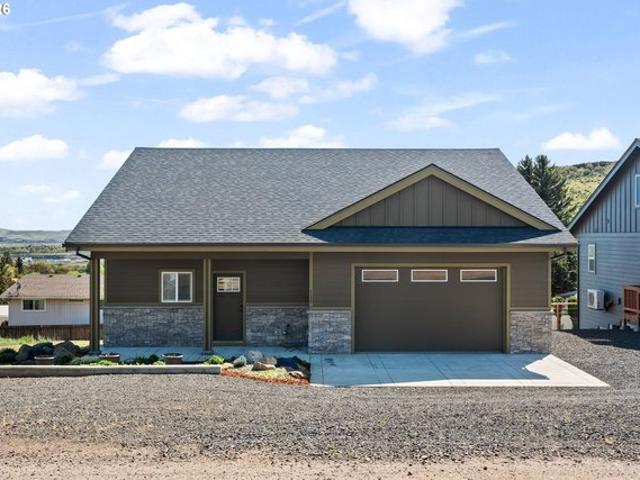 1159 W Pine St, The Dalles, OR 97058
