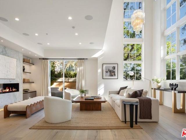 11500 San Vicente Blvd Apt 221, Los Angeles, CA 90049