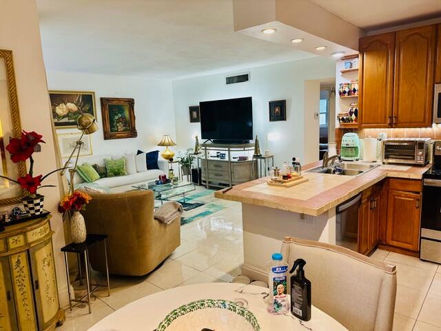 1150 NW 30th Ct, Unit 203, Wilton Manors, FL 33311 | MLS #B26006 | Compass