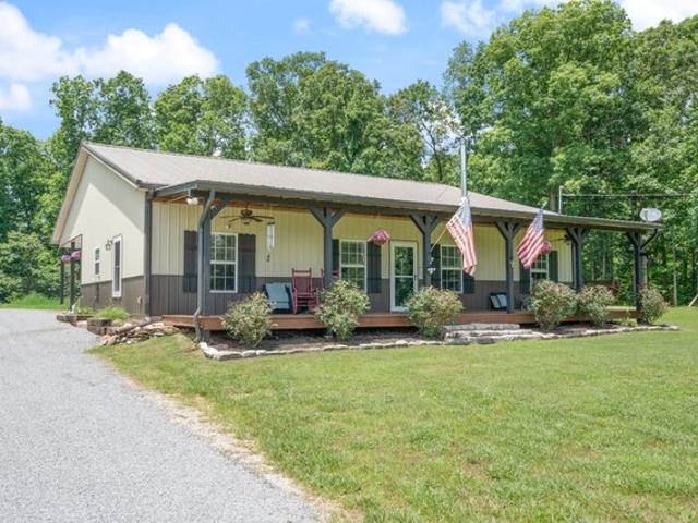 1150 Old Blacktop Rd, McEwen, TN 37101