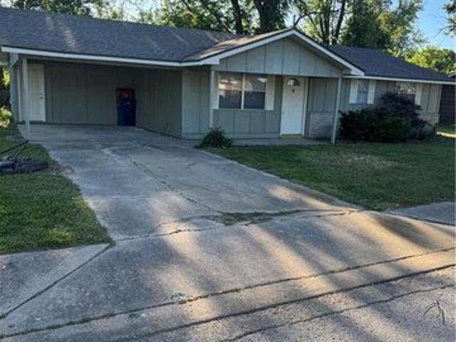 1150 Henegar Dr, Siloam Springs, AR 72761