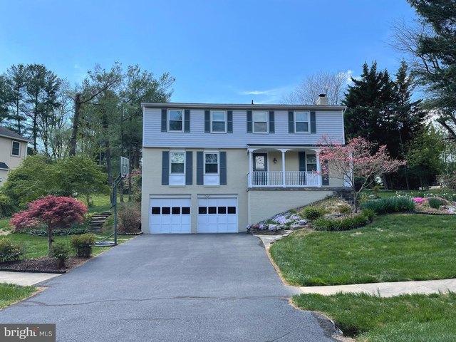 1150 Kettle Pond Ln, Great Falls, VA 22066