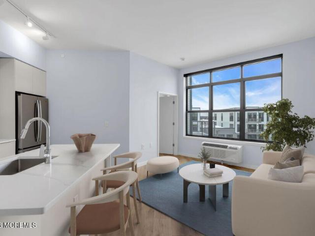 1150 Kingsley Street Unit 611