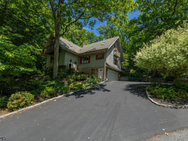 1150 Lakeside Dr E