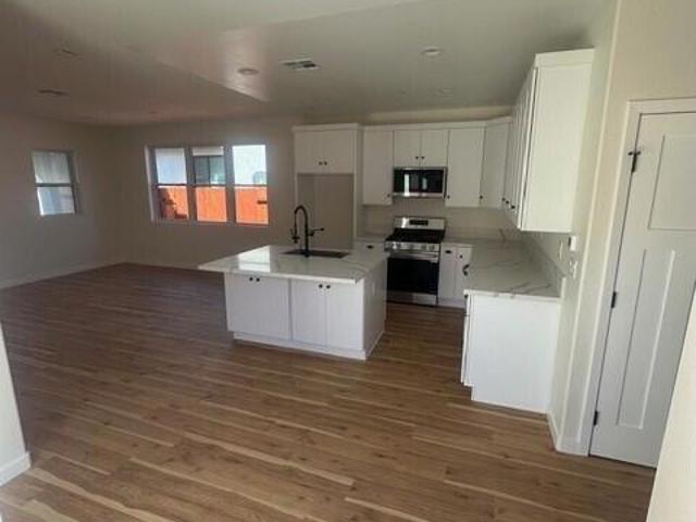 1150 W 1st Street