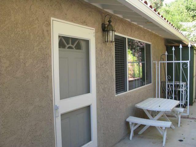$1150 / 1br 650ft² Nice 1bdrm/1bath guesthouse in a quiet upscale neighborhood Thousand Oaks