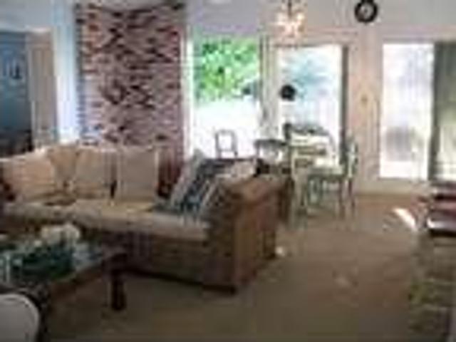 $1150 / 2br 1300ftÂ² Waterfront Charmer w/Private Boat Dock