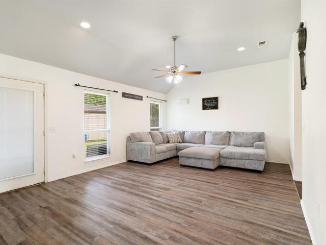 1150 35Th NE