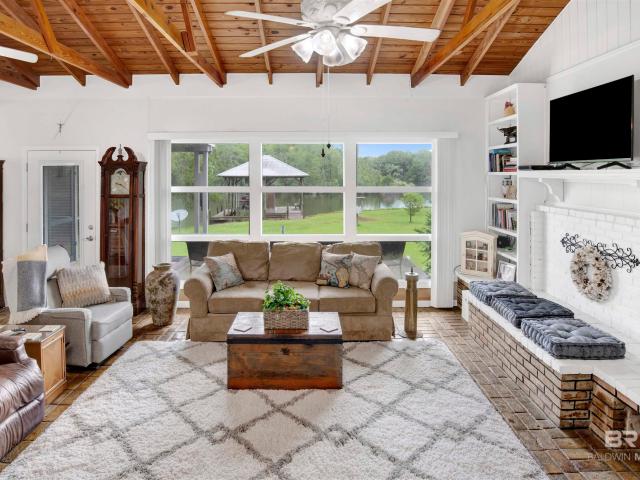 11511 Mockingbird Lane