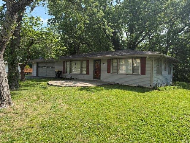 11517 Greenwood St, Kansas City, MO 64134
