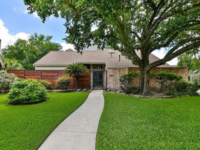 11519 Rocky Bend Dr, Houston, TX 77077
