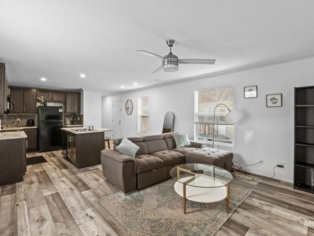 1151 N Fawn Ln, Boise, ID 83704