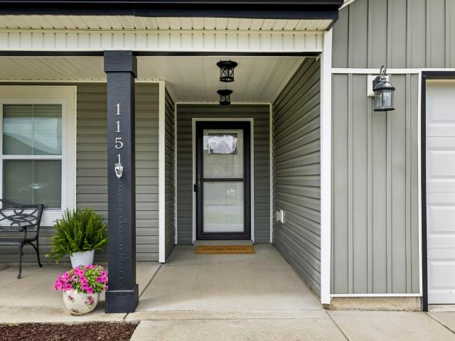 1151 Eagles Bluff Dr