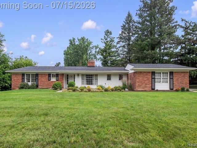 1151 Peveril Rd, Bloomfield Hills, MI 48304