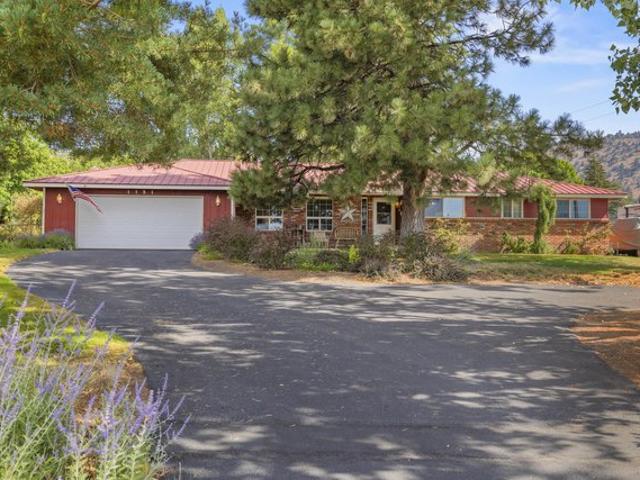 1151 Pine Grove Rd, Klamath Falls, OR 97603