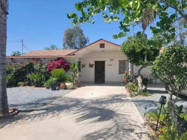 11520 E MCKINLEY AVE, SANGER, CA 93657 Single Family Residence.