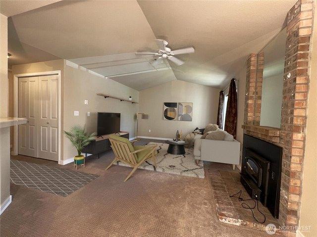 11527 Hwy99 Unit D303, Everett, WA 98204