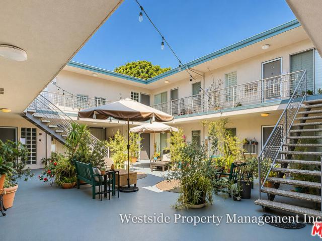 1152 N Poinsettia Place