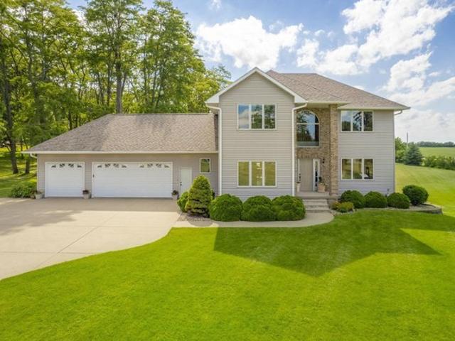 1152 Lake View Dr, Buckingham, IA 50612