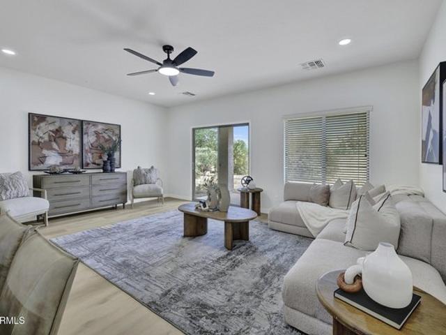 1152 W Desert Hollow Dr, San Tan Valley, AZ 85143