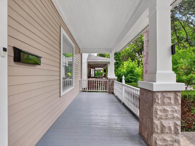 1152 W Oakdale Drive