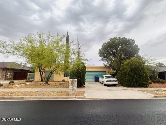 11533 James Grant Dr, El Paso, TX 79936