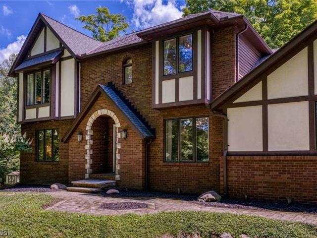 11535 Blackberry Ln, Chesterland, OH 44026