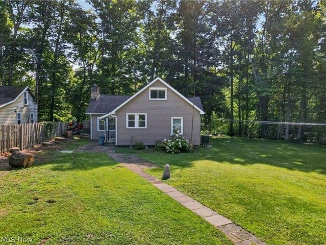 1153 Orchard Grove Dr, Geneva, OH 44041