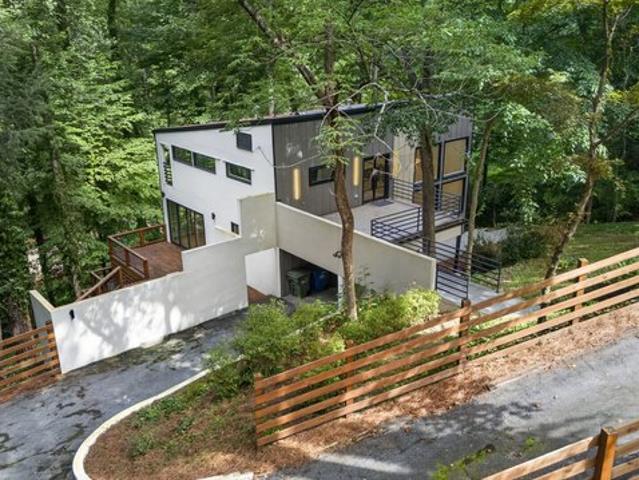 1153 Dawn View Ln NW, Atlanta, GA 30327