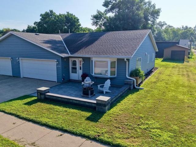 1153 5th Ave, Windom, MN 56101