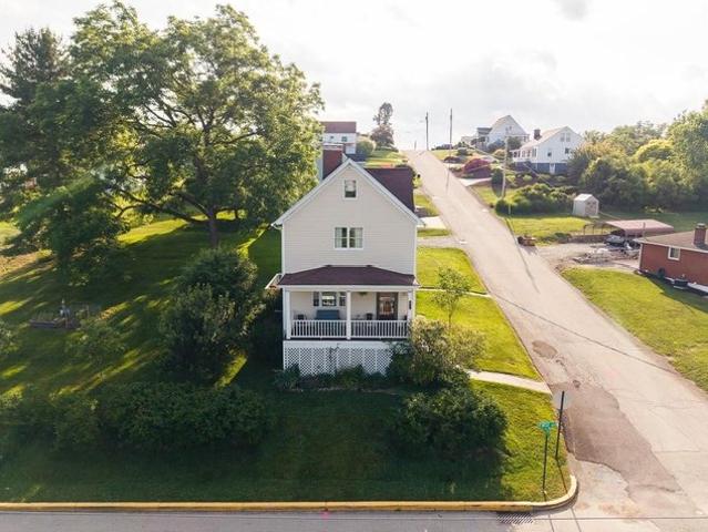 115 1st St, Irwin, PA 15642